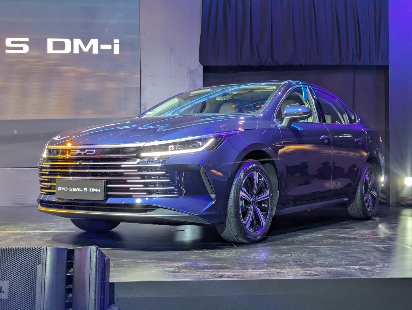 BYD Seal 5 DM-i PHEV Charges On to Challenge Subcompact Sedan Kings ...